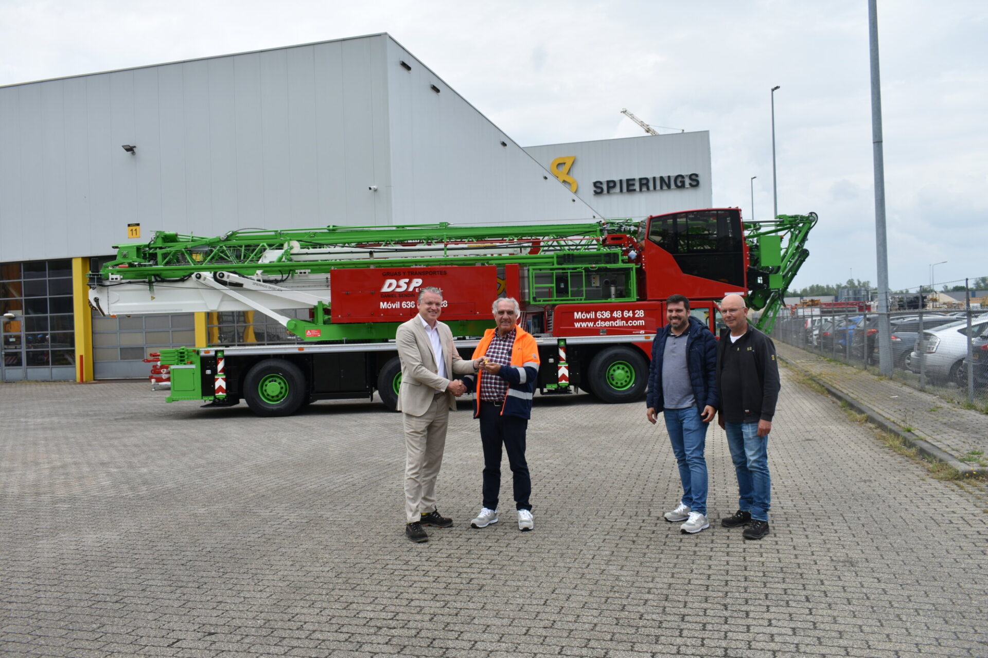 Delivery wall - Spierings Mobile Cranes