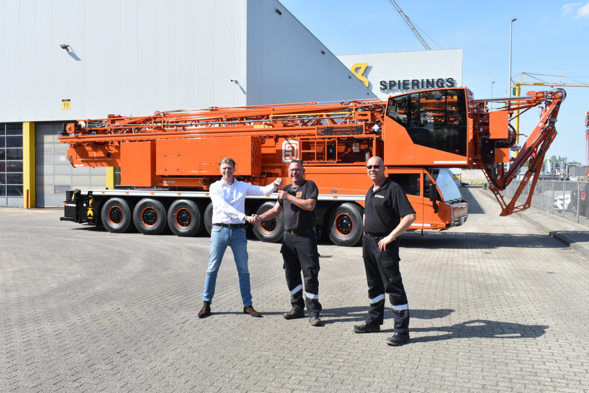 Delivery wall - Spierings Mobile Cranes