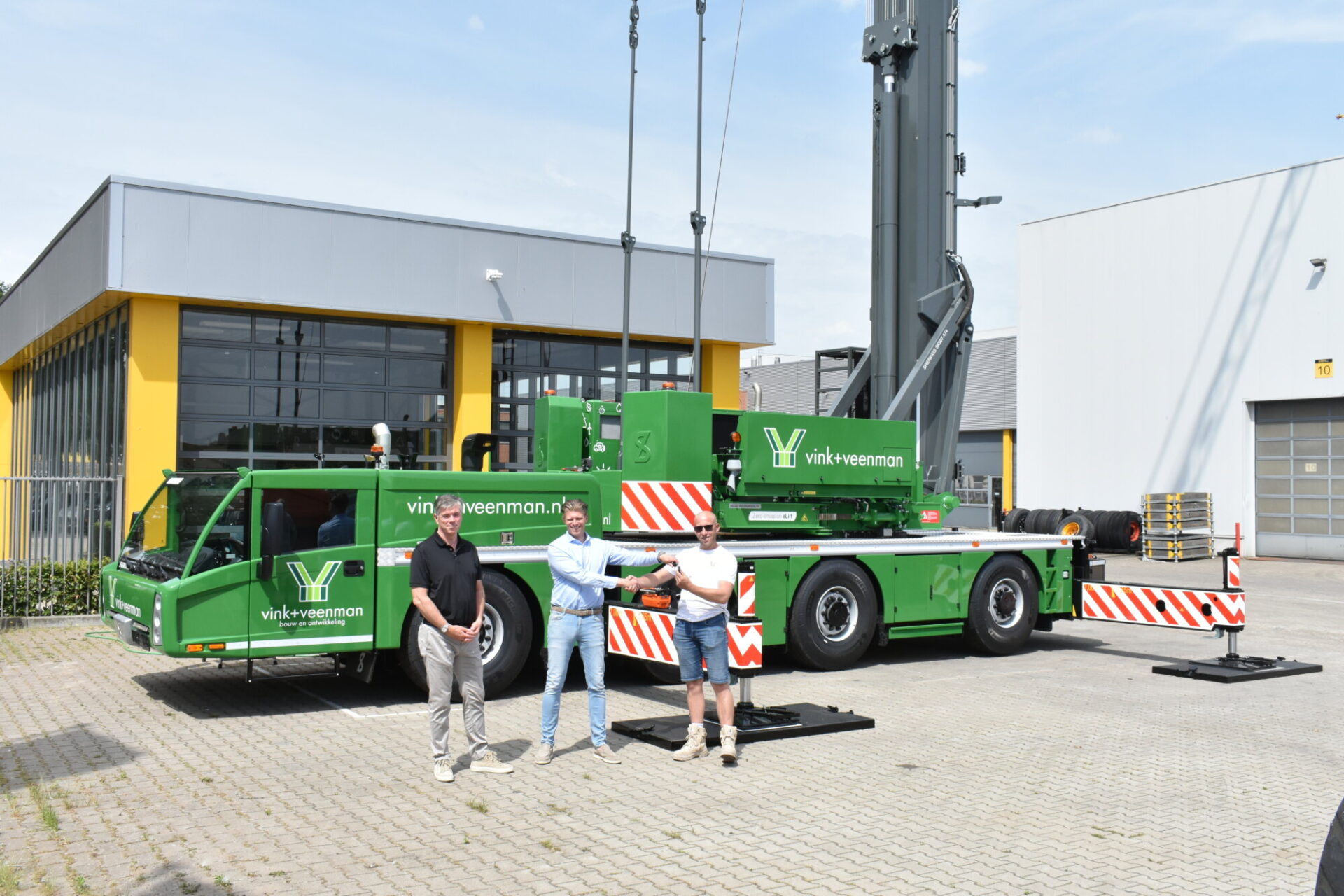 Delivery wall - Spierings Mobile Cranes