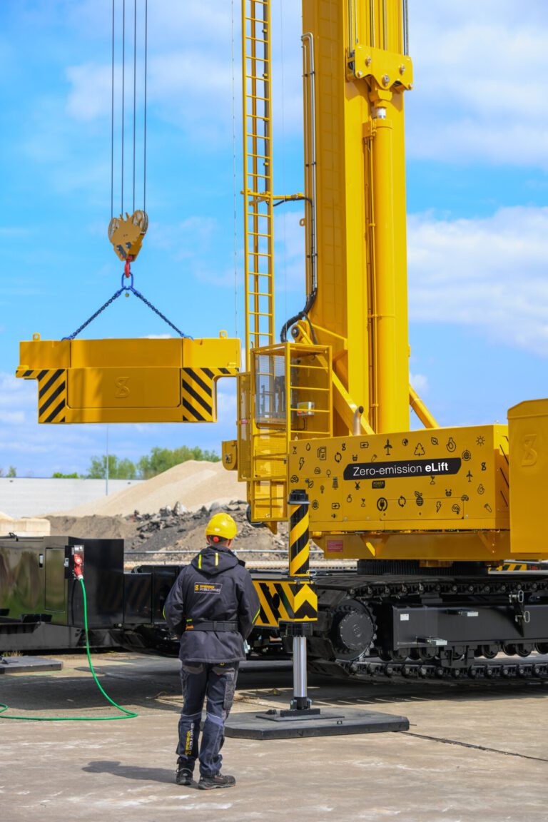 SK2400-R eLift - Spierings Mobile Cranes