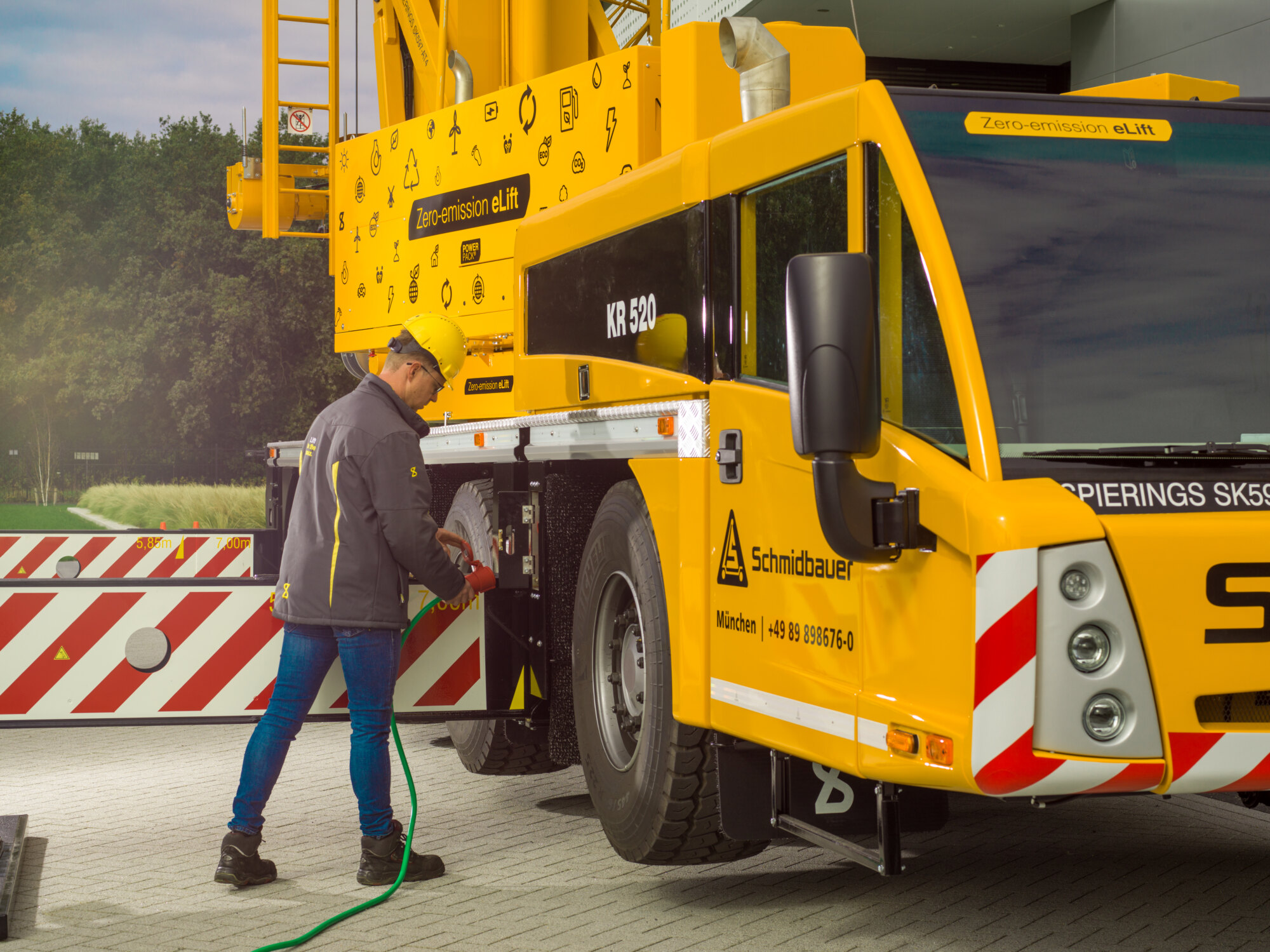 SK597-AT4 eLift - Spierings Mobile Cranes