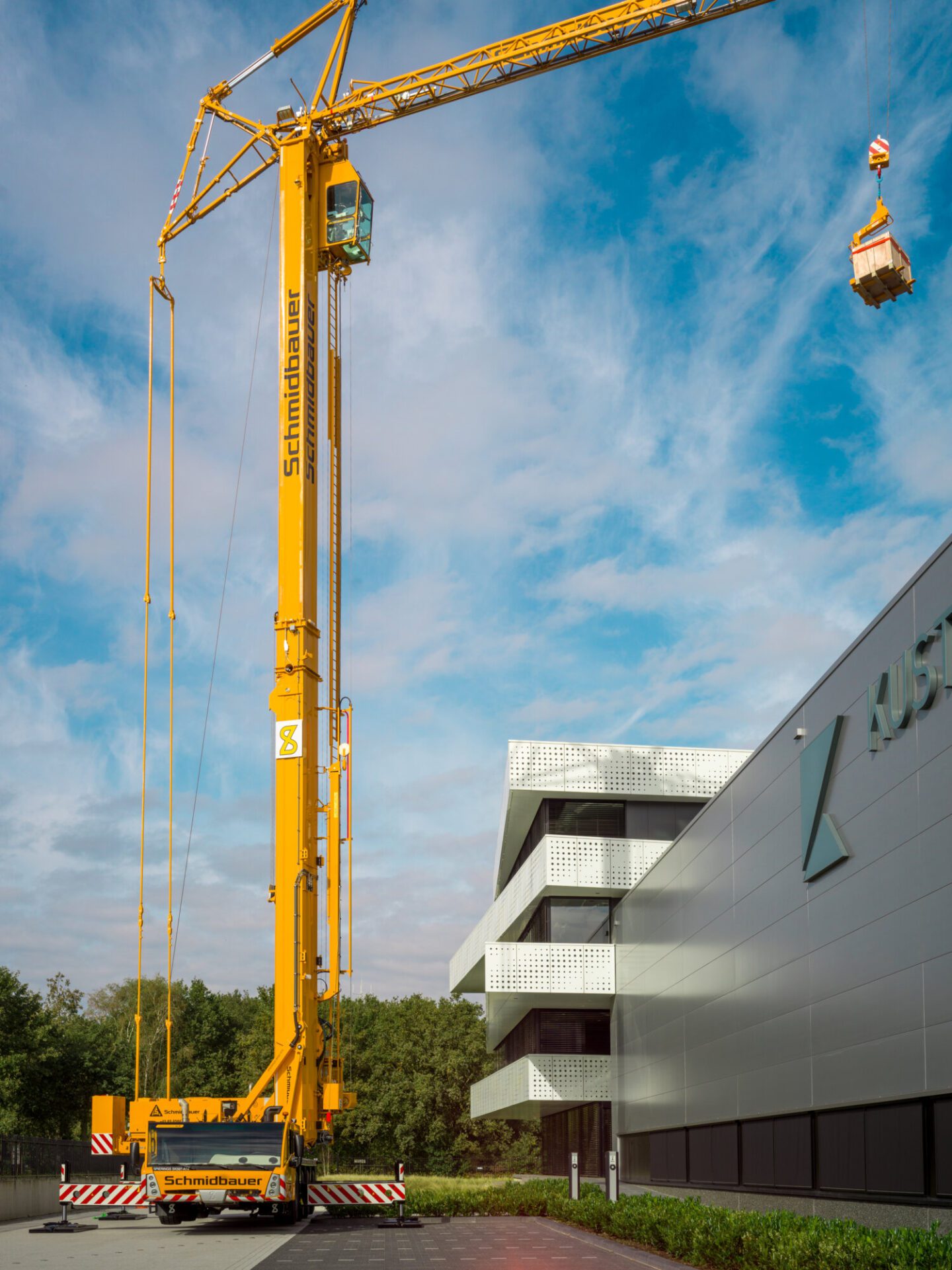 SK597-AT4 eLift - Spierings Mobile Cranes