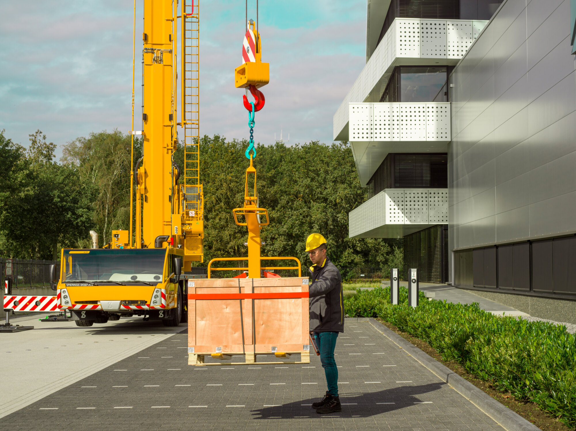 SK597-AT4 eLift - Spierings Mobile Cranes